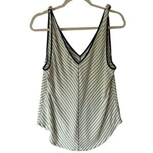 Hem & Thread - Poshmark